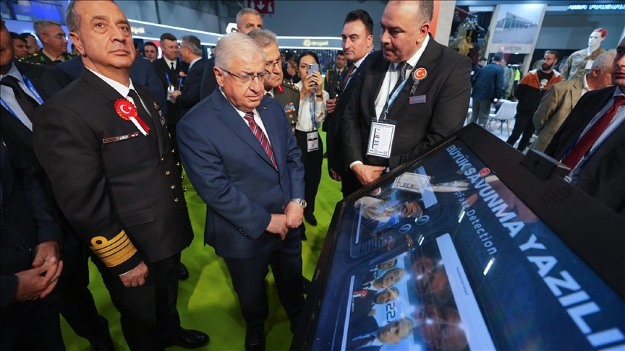 Milli Savunma Bakanı Güler, SAHA EXPO 2024 Fuarı'nı gezdi - dikGAZETE.com - Son Dakika Haberler